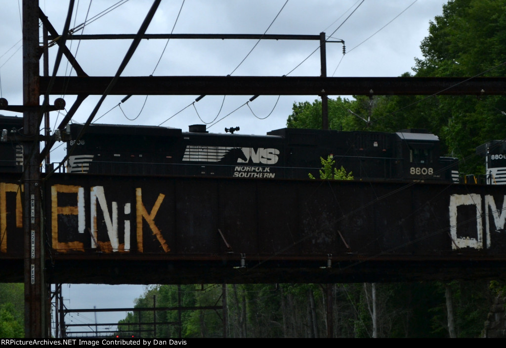 NS C40-9 8808 in horsehead trails on 17G